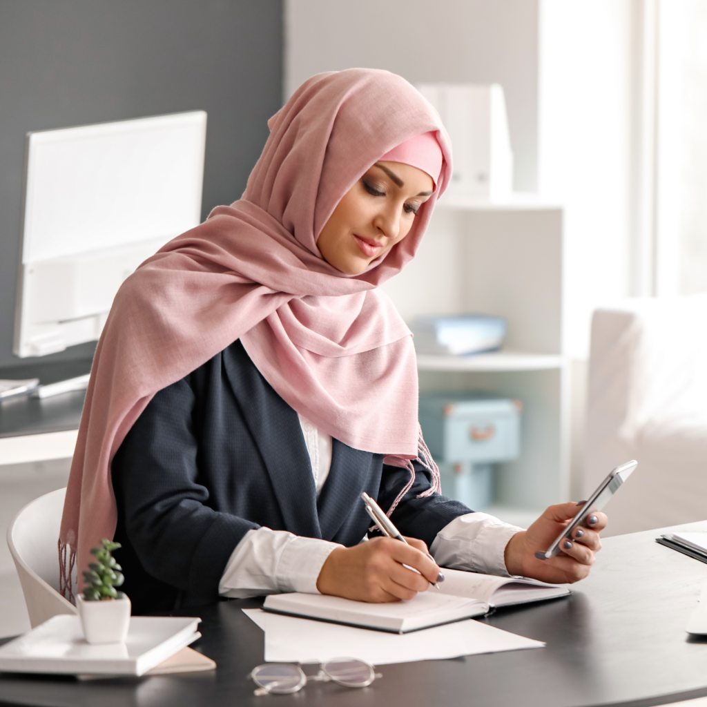 CARA MAJIKAN MAHU MENGURUSKAN STAF DENGAN PELBAGAI LATAR BELAKANG.